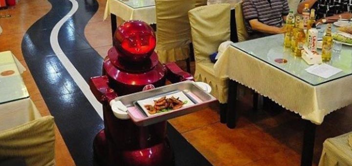 Robot waiters and cooks in China