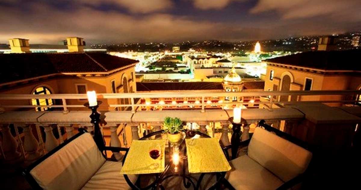 7 Rooftop Restaurants In Delhi To Make You Feel On Top Of The World