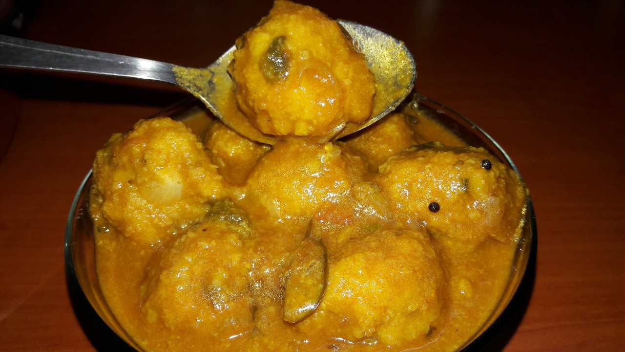 Paruppu Urundai Kulambu Recipe | Urundai Kuzhambu