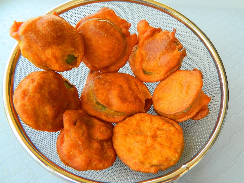 Brinjal Pakoda Recipe | How To Make Baingan Pakora | HungryForever