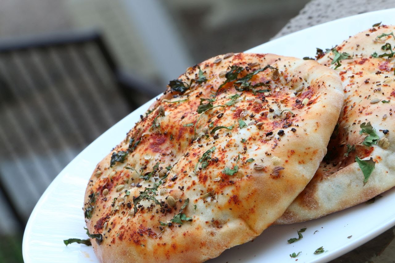 Amritsari Aloo Kulcha Recipe | Aloo Kulcha Recipe | HungryForever