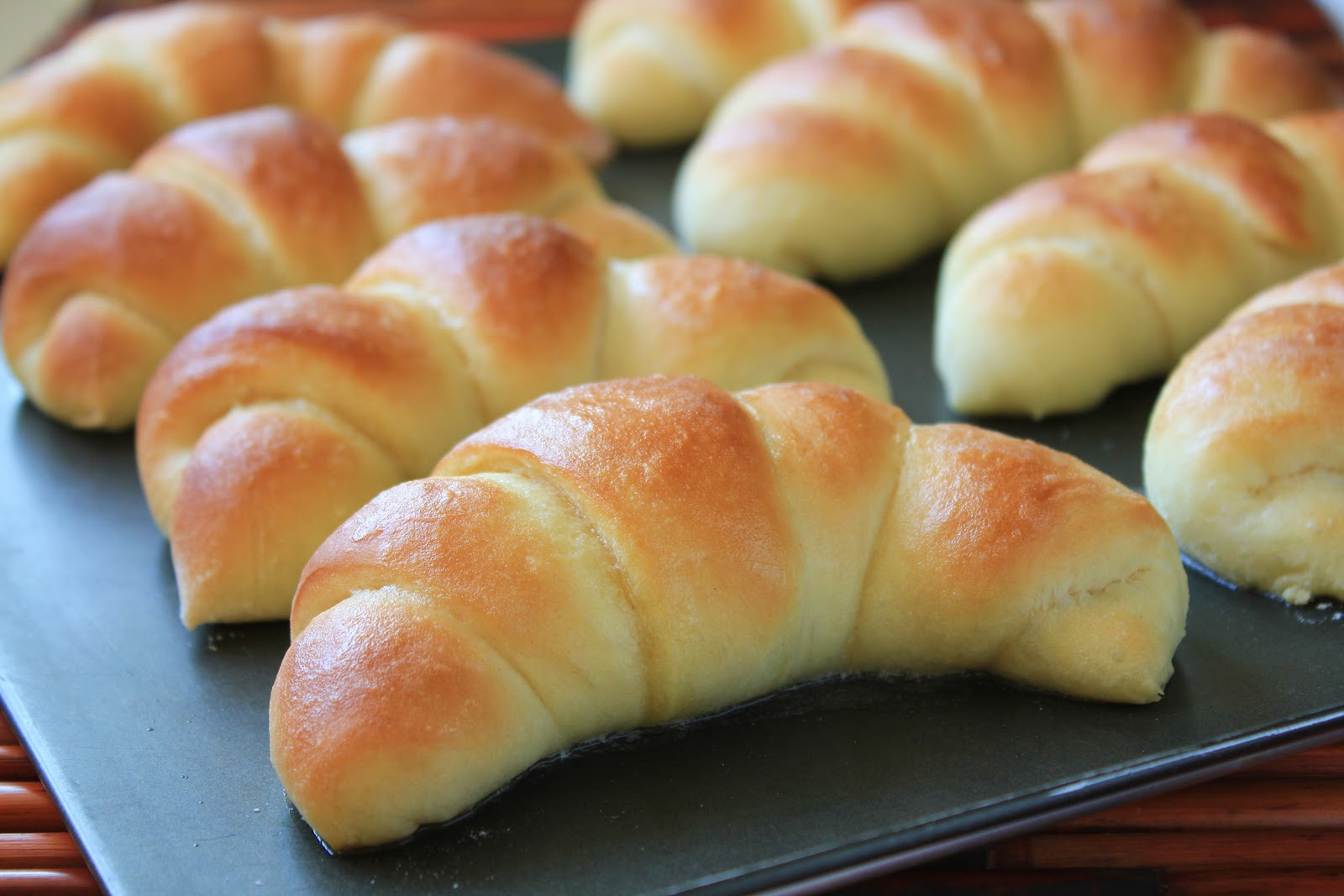 7 Dinner Rolls You Can Totally Ace - HungryForever Food Blog
