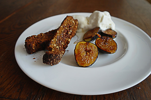 CARAMELIZED FIGS WITH RICOTTA RECIPE - HungryForever Food Blog