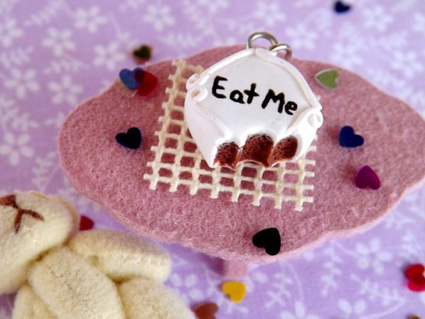 Alice In Wonderland Eat Me Cake Recipe - HungryForever Food Blog