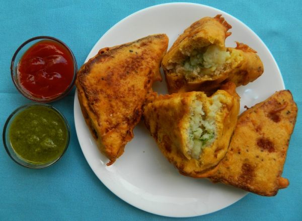 Aloo Bread Pakora Recipe | Potato Stuffed Bread Pakora