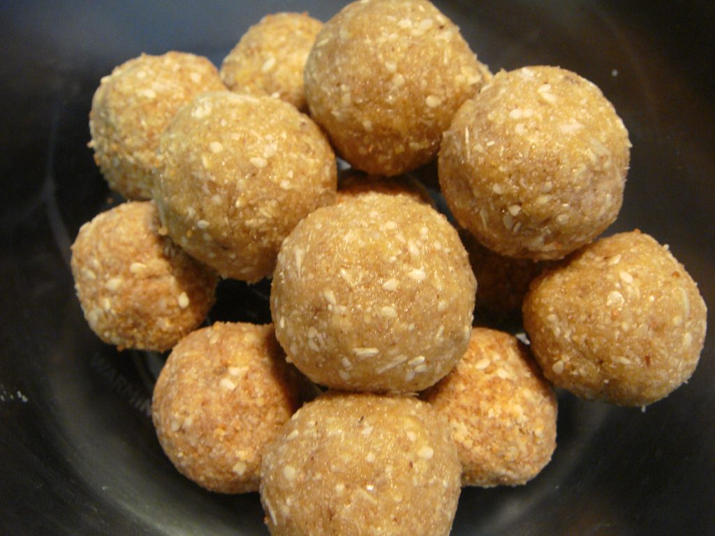 Ugadi Special Minapa Sunni Undalu - HungryForever Food Blog