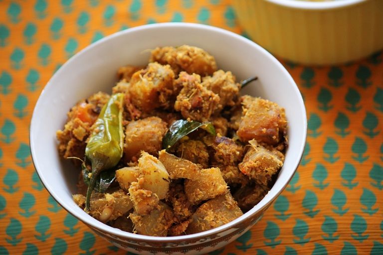 Vazhakkai Curry Recipe | Vazhakkai Poriyal | Raw Banana Fry