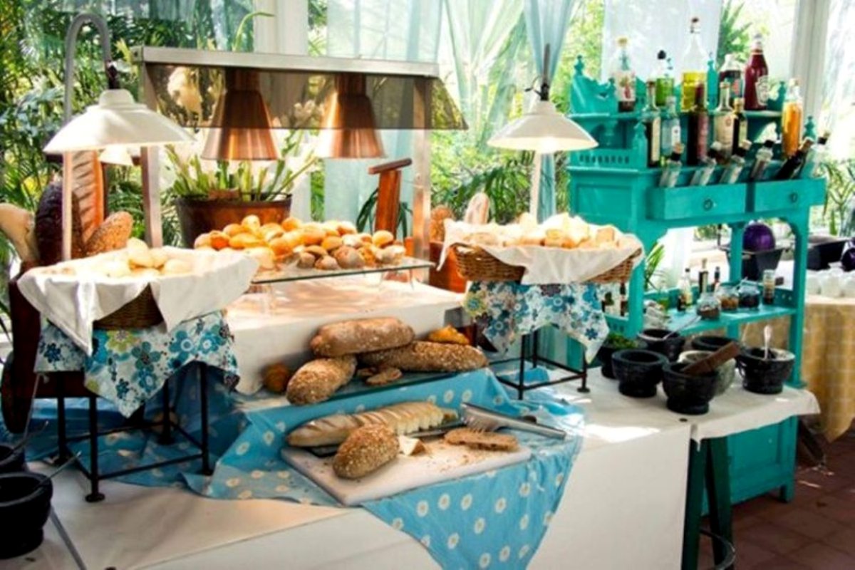 Celebrate A Scrumptious Friendship Day At These Restaurants In Delhi ...