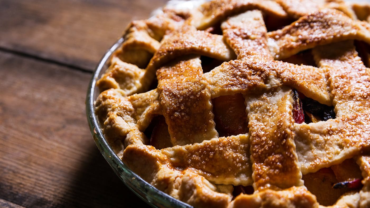 Blackberry-Plum Lattice Recipe - HungryForever Food Blog