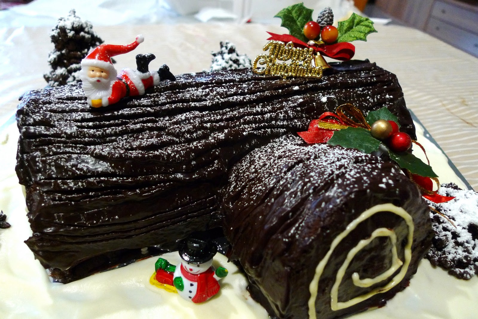 Yummy chocolate log | Christmas chocolate log recipe | HungryForever