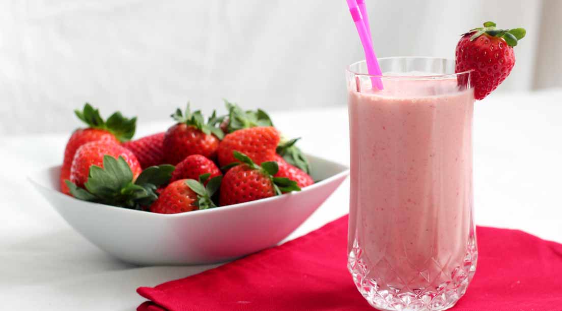 Copycat McDonald's Strawberry Milkshake Recipe - HungryForever Food Blog Copycat McDonald's Strawberry Milkshake Recipe - HungryForever Food Blog