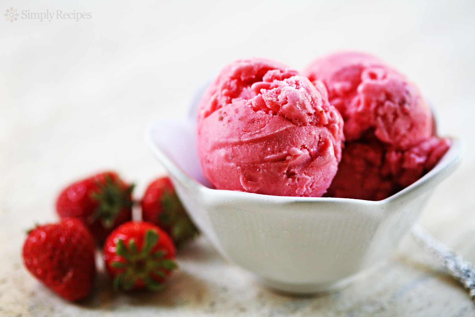 Strawberry Fro-Yo Recipe - HungryForever Food Blog
