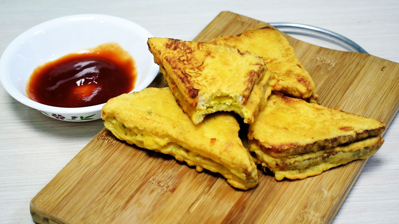 Masala Paneer Stuffed Bread Pakoda Recipe - HungryForever Food Blog