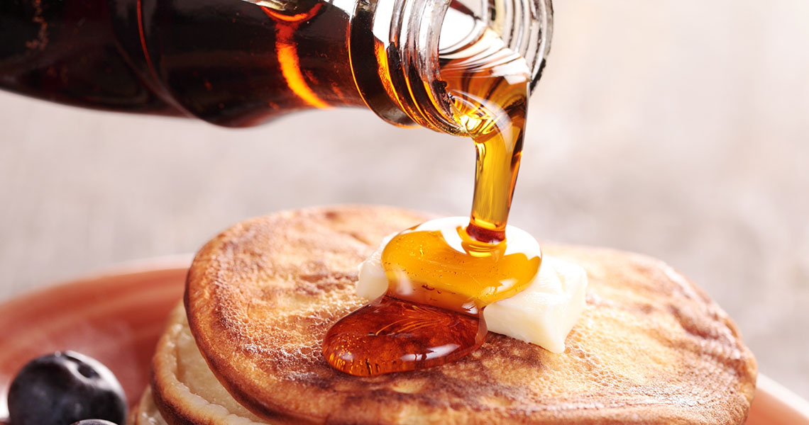 There’s A Hot Spring Resort In Japan That Has A Pool Filled With Maple ...