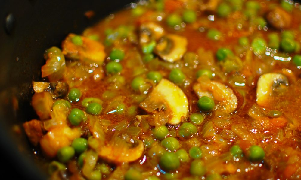 Ghugni Recipe | Bengali Dry Matar Ghugni Recipe | How To Make Ghugni