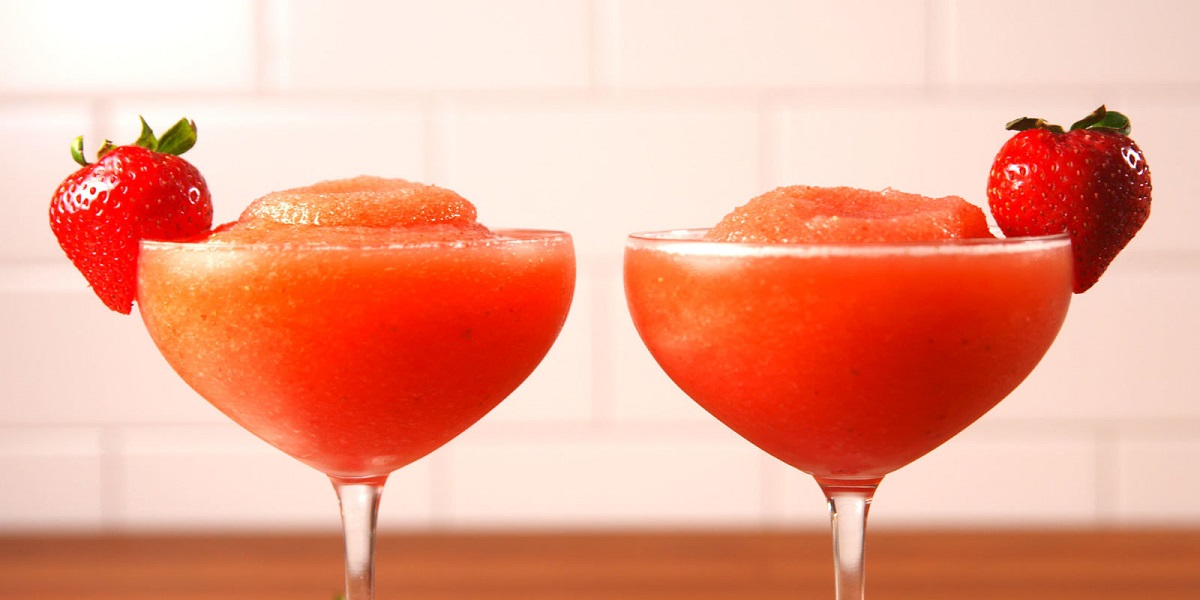 This Strawberry Frosé Recipe Is Like Classy Summer In A Glass ...