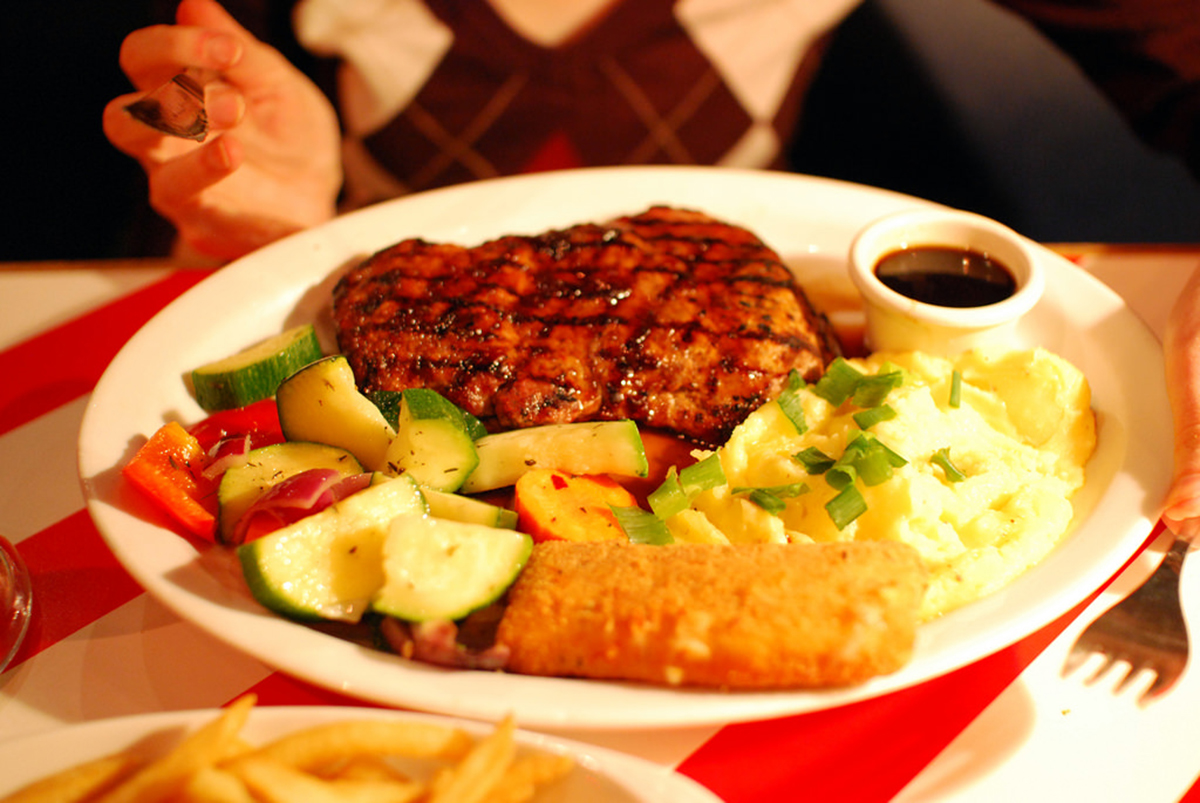 US Customers of TGI Fridays Might Soon Get Food And Alcohol At Their ...