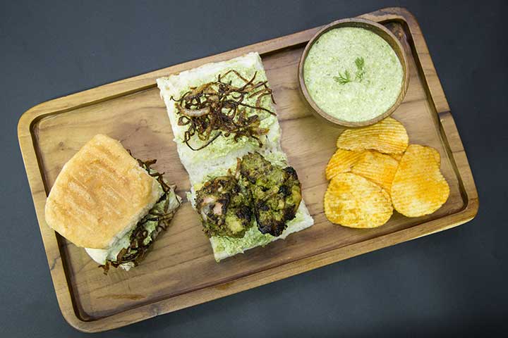 Move Over Vada Pavs, Get A Chicken Tikka Pav Delivered To Your Home In ...