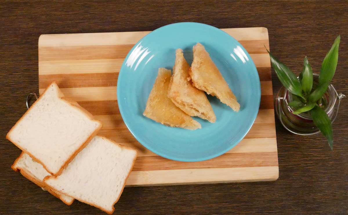Make Delicious Bread Samosa With This Easy Recipe - HungryForever Food Blog