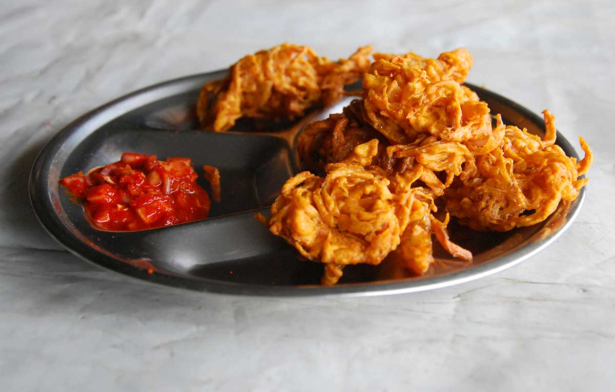 Kanda Bhaji Recipe In Hindi - HungryForever Food Blog