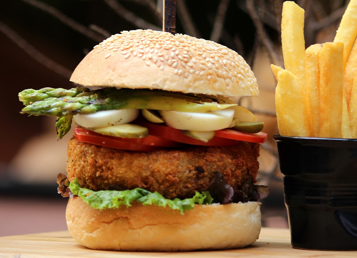 The Library Bar At The Leela Palace Is Mixing It Up With Gourmet ...