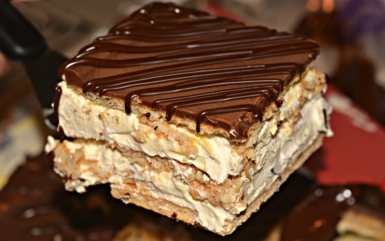 Eclair Cake Recipe | How To Make Eclair Cake | HungryForever