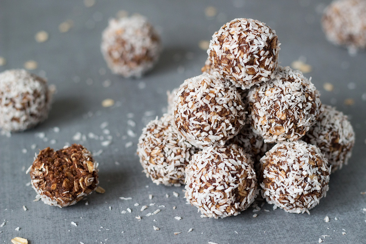 Coconut Rum Balls Recipe | How To Make Coconut Rum Balls