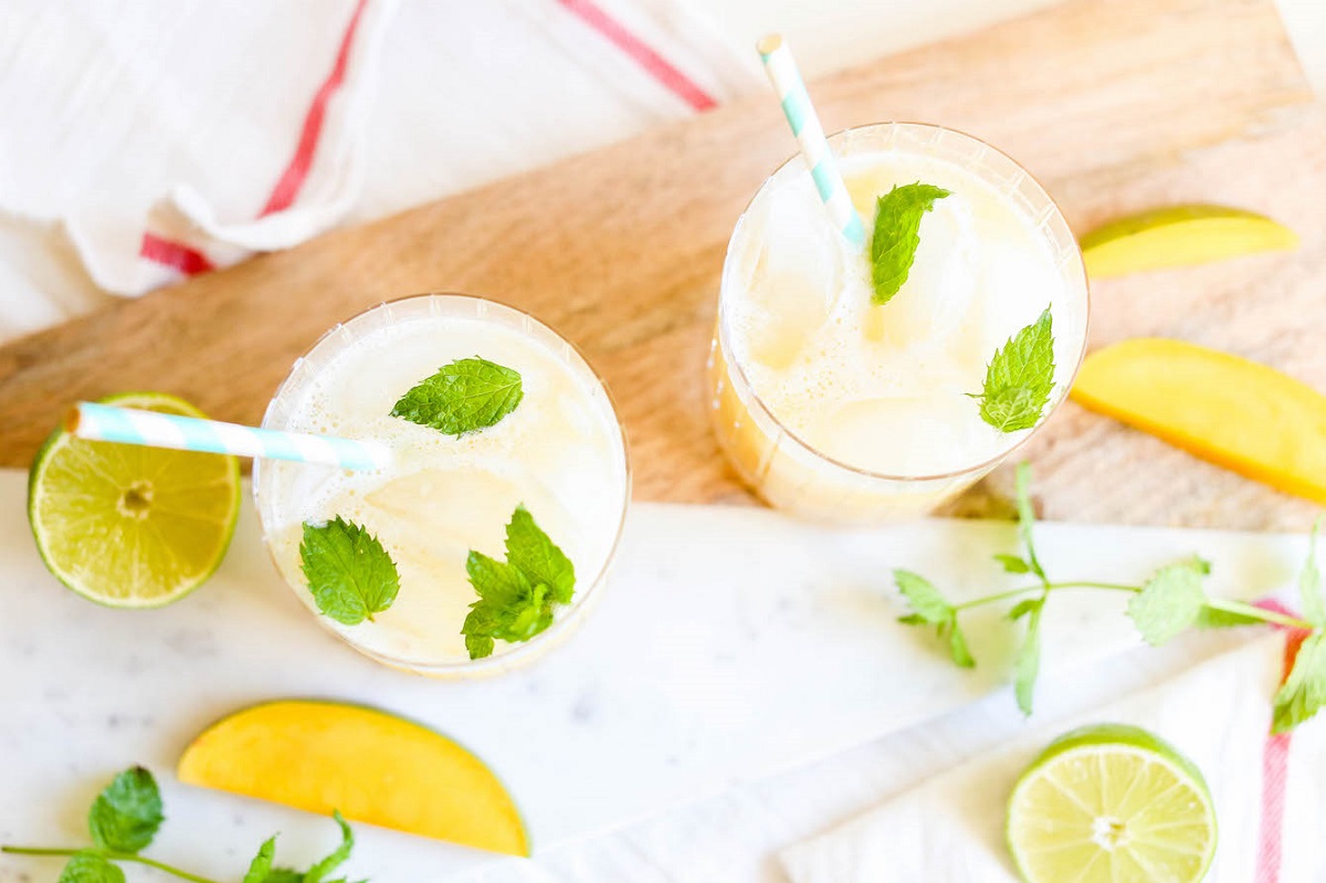 Mango Ginger Fizz Cocktail - HungryForever Food Blog