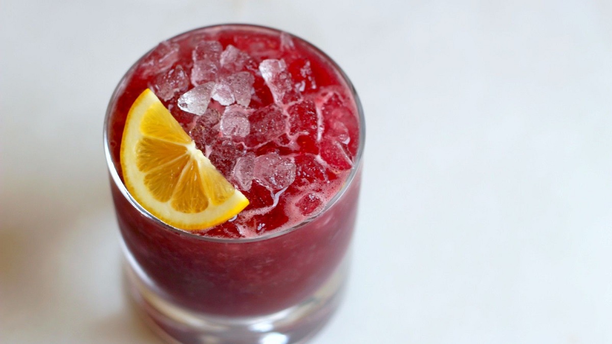 Raspberry Rum Cocktail - HungryForever Food Blog