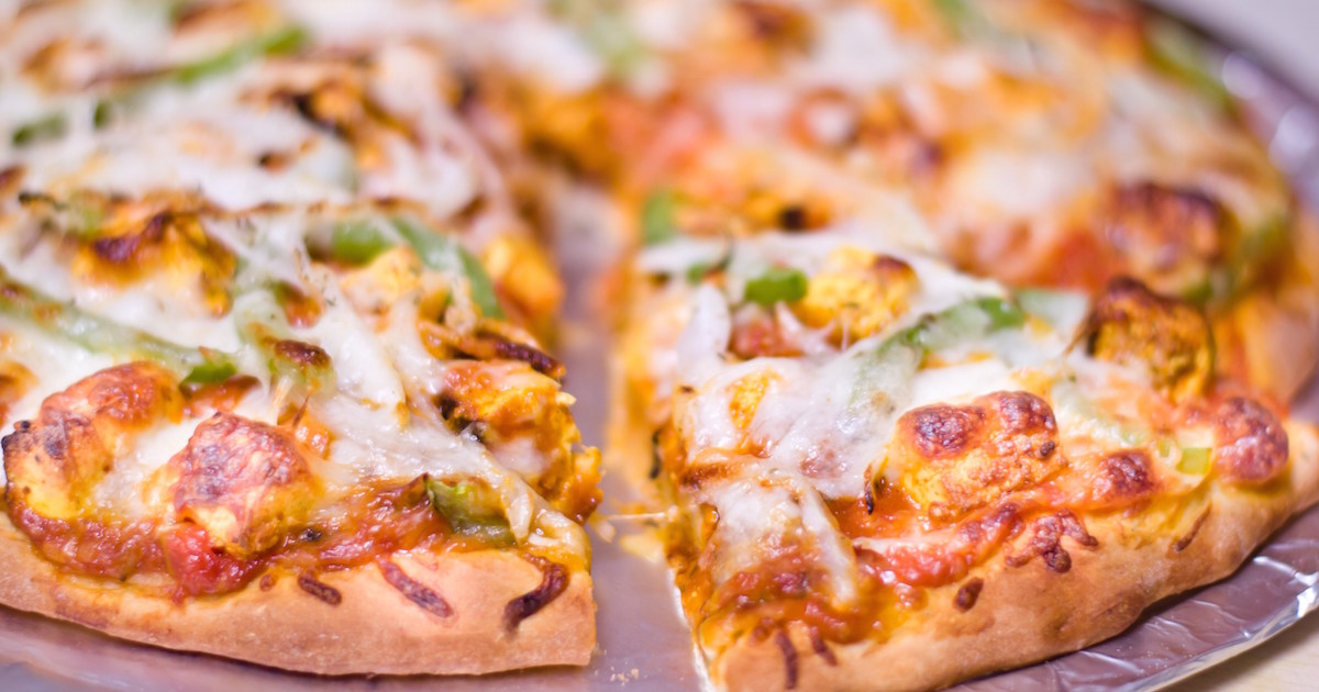 Paneer Tikka Pizza Recipe (Hindi) - HungryForever Food Blog