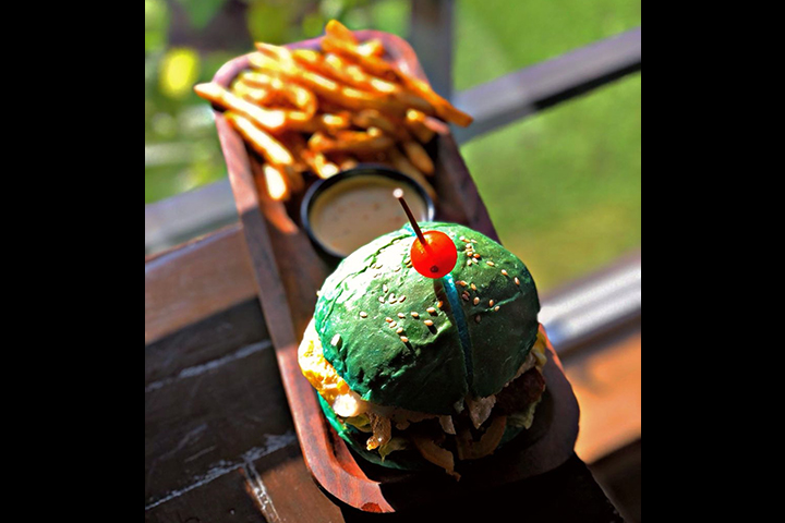 Lay Your Hands On The One And Only Blue Bun Burger In Mumbai ...