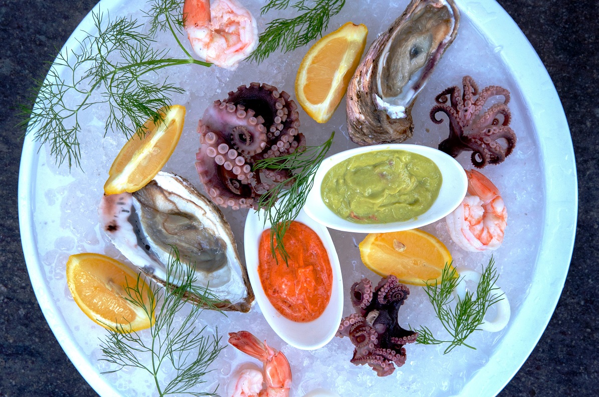 Oysters, Poached Mussels, Lobster Thermidor & More at the Seafood Night ...