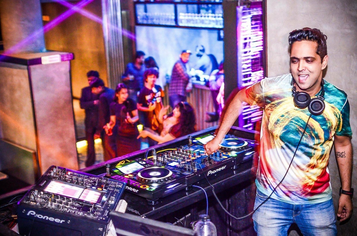Don'Miss Out On Dandiya Night with DJ Vipul Khurana at HIGH Ultra ...