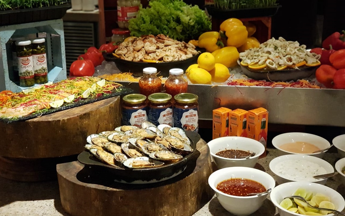 Seafood Night is Back at JW Kitchen & You Don't Want To Miss Out On ...