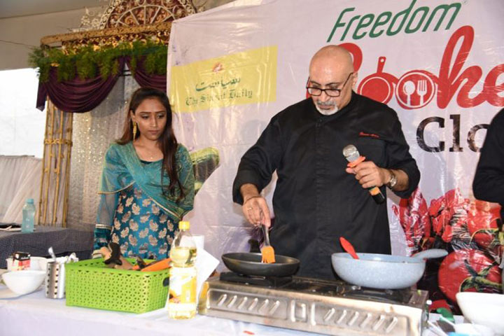 Chef Puneet Mehta Does A Cooking Demonstration For Freedom Sunflower ...