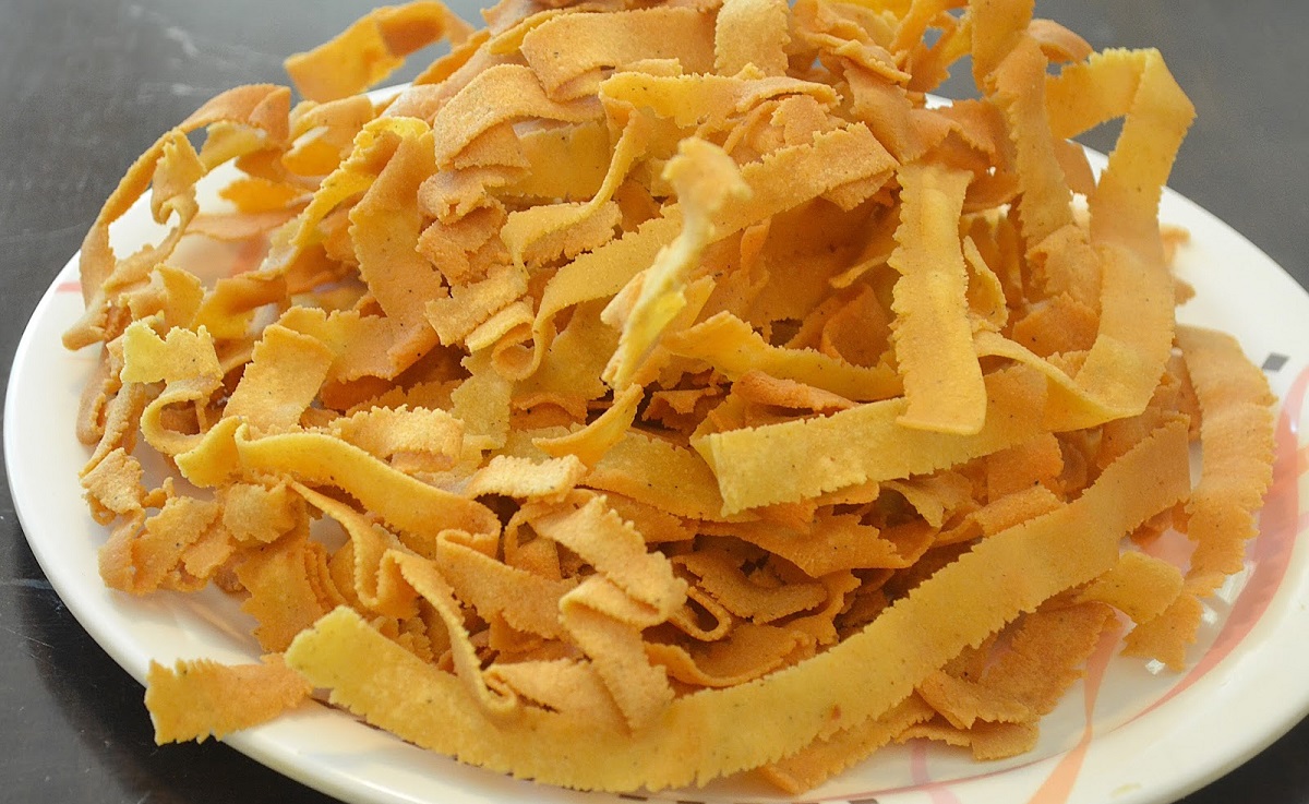 Ribbon Pakoda Recipe | How To Make Ribbon Pakoda | HungryForever