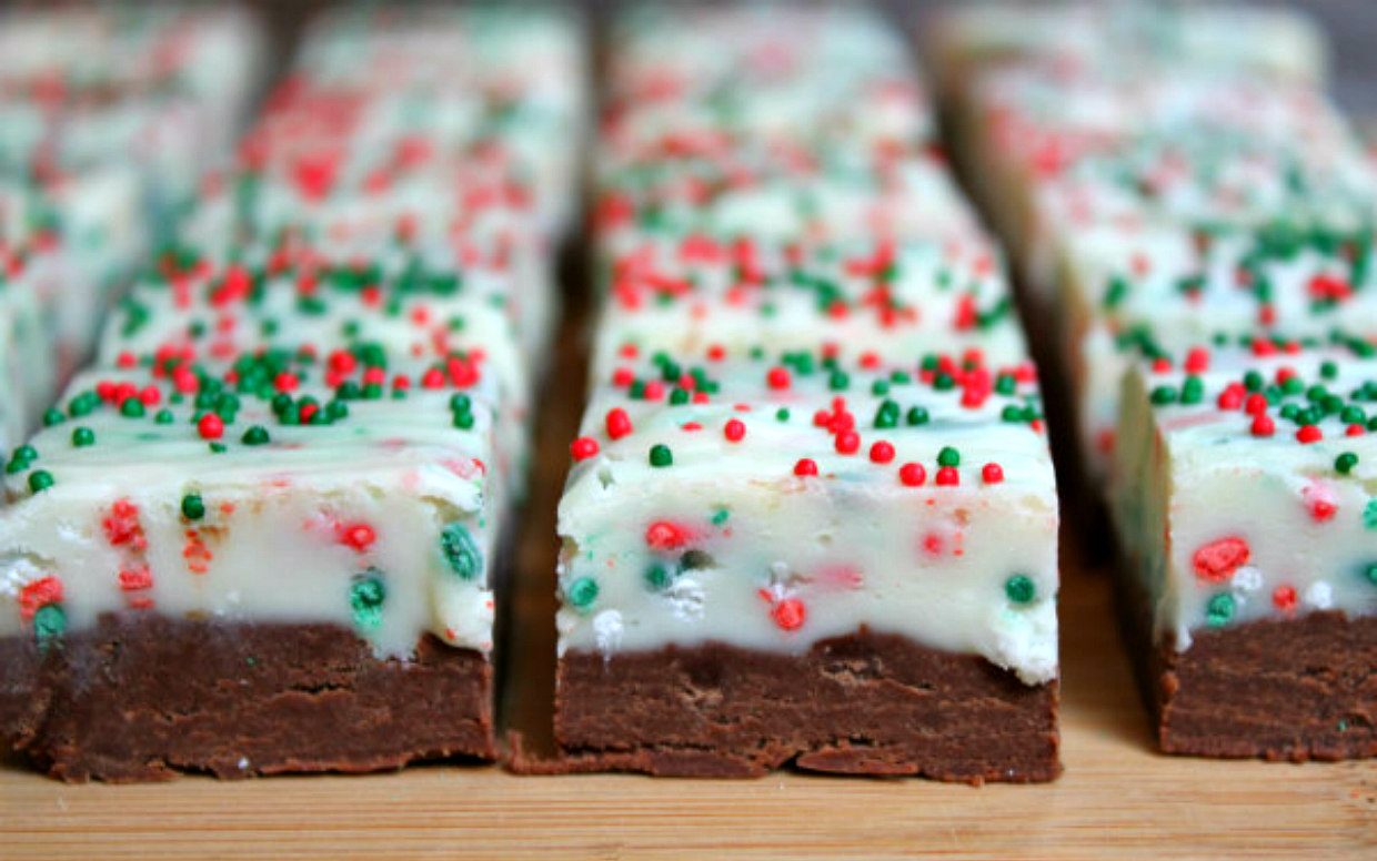 Easy Christmas Fudge Recipe - HungryForever Food Blog
