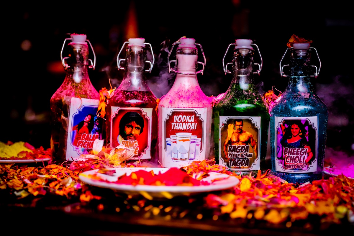 Balam Pichkari, Rang Barse, Vodka Thandai & More @ Darzi Bar This Holi ...