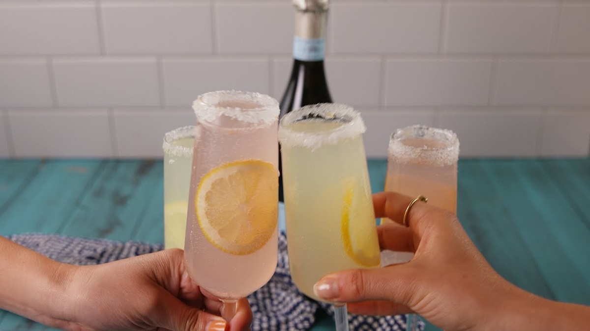 Lemonade Mimosas - HungryForever Food Blog